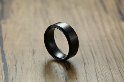 Cina Anelli in acciaio inossidabile per matrimonio, semplici, smussati, finitura opaca spazzolata, 8mm 6mm, per anniversario in vendita
