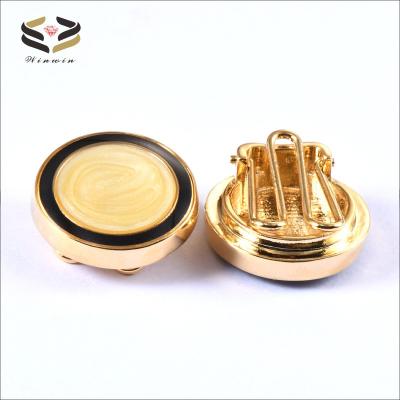 Cina Caffè Epossidico Intaglio di ottone Capo bottone Manubri Rotondo per camicia normale maschile in vendita