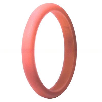 Cina Anello in silicone di gomma da donna con tecnologia di incastonatura a canale, classico scintillante, fascia nuziale in gomma, multi colori, 2,7 mm in vendita