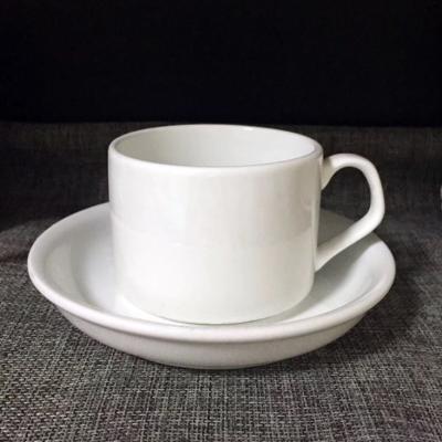 中国 スプーンおよび皿/受皿によって置かれる白い上塗を施してあるコーヒー昇華マグ 販売のため