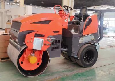 China Rodillo compactador de carreteras de 2,5 toneladas ST2500D Tambor delantero con 4 neumáticos traseros en venta