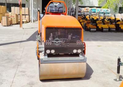 China Rodillo compactador de carreteras de 2,5 toneladas ST2500D Tambor delantero con 4 neumáticos traseros en venta