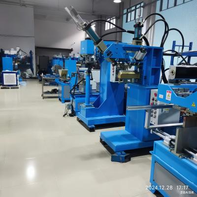 China Máquina de soldadura de precisión CNC de 4 ejes (Especializada en el borde interior del panel) en venta