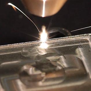 Hydraulic kitchen sink seam press machine in operation