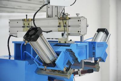 China Soldadora vertical CNC de 220V 500W com pressão de ar de 0,1-1,2MPa para soldagem redonda de quatro cantos à venda