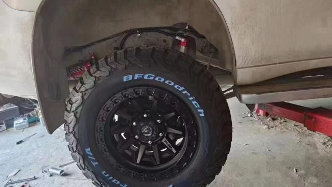Adjustable Nitrogen Suspension Coilover Shock for Toyota Prado - mounting details