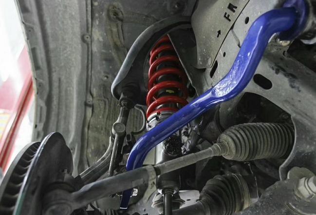 Comparison between standard and upgraded 4x4 sway bars