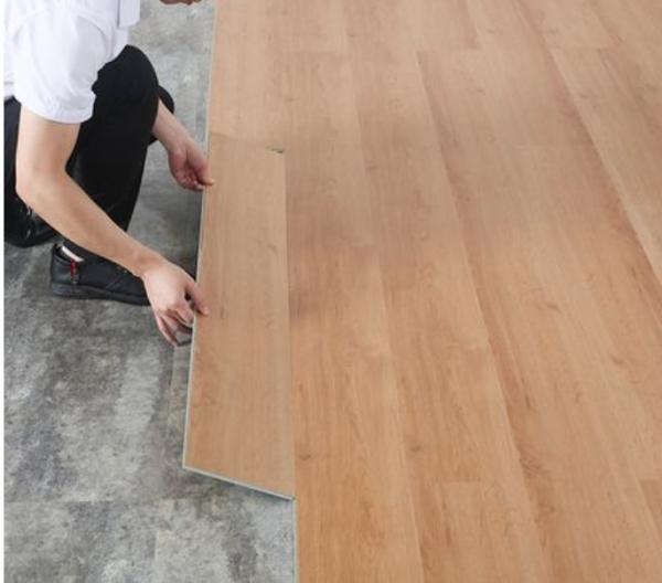 OEM Luxury Rigid Spc Vinyl Cliquez sur le plancher Relle PVC Laminé