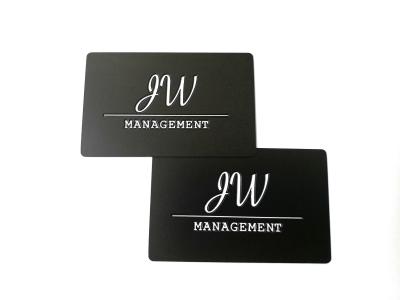 China Het aangepaste Embleem van Cr80 Matt Black Steel Business Card Moq1 Deboss for sale