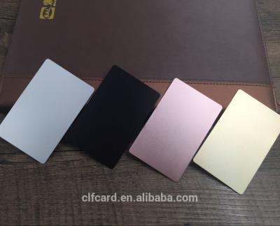 Cina Scultura incisa finita spazzolata biglietti da visita di alluminio anodizzata variopinta in vendita