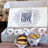 China Custom Logo Burger Box 6x6x2 Clamshell Disposable Hamburger Packaging FSC Certified for sale