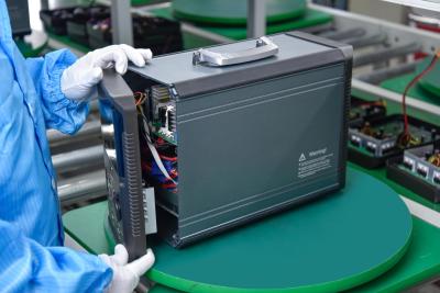 Cina Pacchetto solare della batteria del fosfato del ferro del litio della centrale elettrica 1075WH 1000W della sinusoide pura in vendita