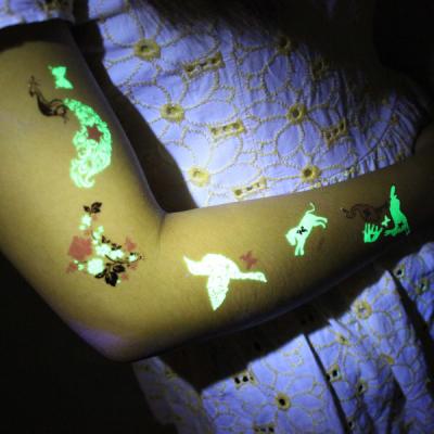 Cina Glowi magico stupefacente nei tatuaggi temporanei scuri per l'addio al nubilato in vendita