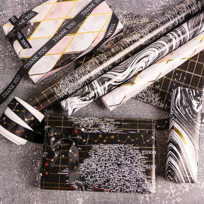 Cina Decorazione della scatola di Natale Rollo di carta nera con pasta di legno e imballaggio di festa in vendita