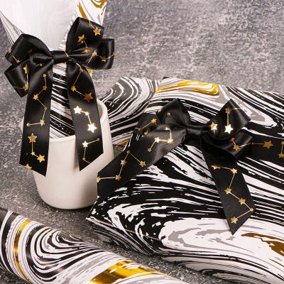 Cina Decorazione della scatola di Natale Rollo di carta nera con pasta di legno e imballaggio di festa in vendita
