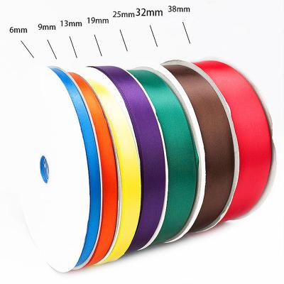 Cina Nastro di granuli di 9 mm a colori per feste e confezioni regalo perfetto in vendita