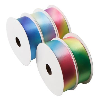 China Personalisierte Gradienten Regenbogenfarben Satin gedruckte Bänder mit kundenspezifischen Mustern zu verkaufen
