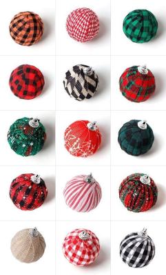 Cina Palline a nastro di Natale Ornamenti 2022 Design Bulk Tin Ball con nastro in vendita
