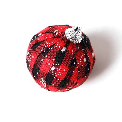 Cina Palline a nastro di Natale Ornamenti 2022 Design Bulk Tin Ball con nastro in vendita