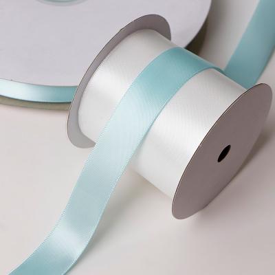 Cina Nastro satinato da 19 mm a colori solidi liscio e lussuoso per l'imballaggio dei regali 100% poliestere in vendita