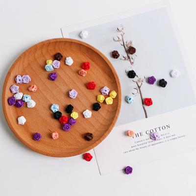 China 200pcs/pp Meerdere kleuren polyester satine lint bloemen voor ondergoed en haar accessoires Te koop
