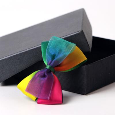 Cina Capelli di Natale per ragazze Accessori a arco con nastro satinato arcobaleno e materiale organza in vendita