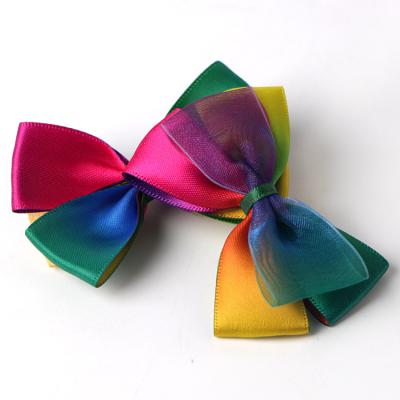 Cina Capelli di Natale per ragazze Accessori a arco con nastro satinato arcobaleno e materiale organza in vendita