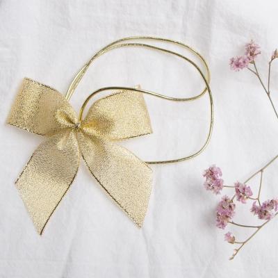 Cina 8cm metallic gold ribbon bow per decorazioni artigianali 100% poliestere design elegante in vendita