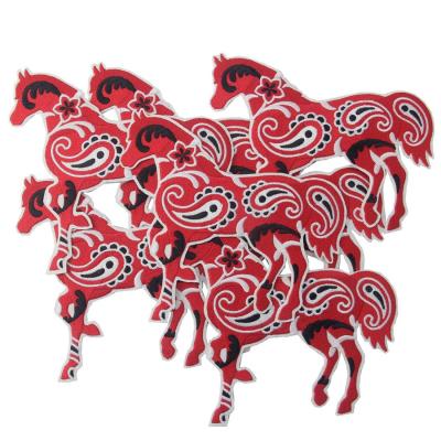 Cina Il cavallo della bandana di Paisley ha ricamato il ferro animale delle toppe sull'appoggio del tessuto in vendita