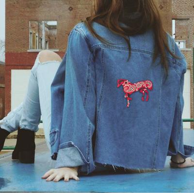 Cina Il cavallo della bandana di Paisley ha ricamato il ferro animale delle toppe sull'appoggio del tessuto in vendita