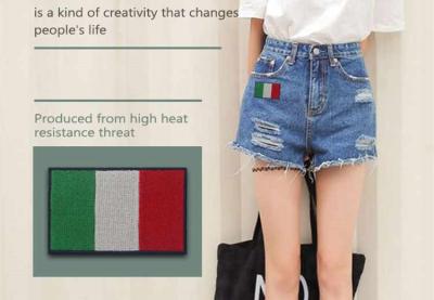 Cina Ferro uniforme sui colori di Pantone della toppa della bandiera del ricamo 7.5cm Italia in vendita