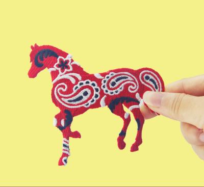 Cina Il cavallo della bandana di Paisley ha ricamato il ferro animale delle toppe sull'appoggio del tessuto in vendita