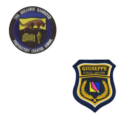 China Rand 5cm 3D School Eenvormig Logo Patches For Hats van borduurwerkmerrow Te koop