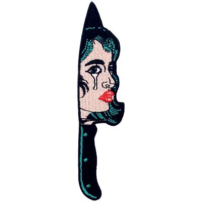 Cina Toppe dell'OEM Dagger Shape Embroidered Clothing Badges del ODM in vendita