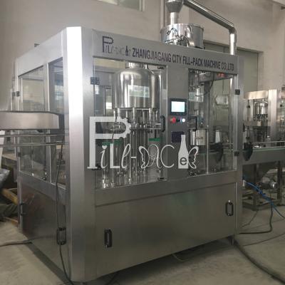 Cina Non linea del materiale da otturazione dell'acqua minerale della soda 300BPH 2L con alta precisione in vendita