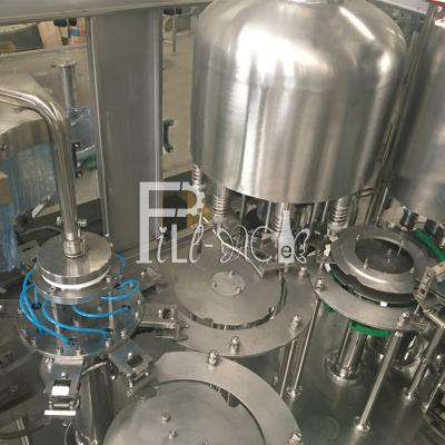 Cina Non linea del materiale da otturazione dell'acqua minerale della soda 300BPH 2L con alta precisione in vendita