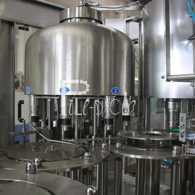 Cina Non linea del materiale da otturazione dell'acqua minerale della soda 300BPH 2L con alta precisione in vendita