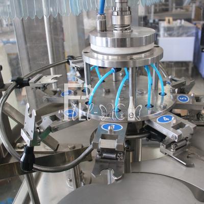 Cina Non linea del materiale da otturazione dell'acqua minerale della soda 300BPH 2L con alta precisione in vendita