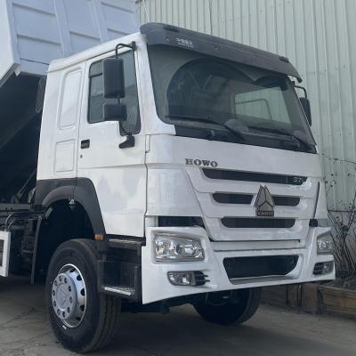中国 シノトラック 中古 ホウ・ダンプトラック 6x4 ユーロ2 仕様 5600X2300X1500mm 燃料タンカー 300L 最大荷重容量 30トン 販売のため