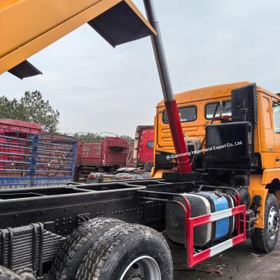 中国 カスタマイズ可能な色 中古車 HOWO 10 タイヤ 75cbm 6X4 燃料タンカー 300L 販売のため