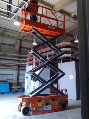 China Scissor Lift Man Lift with 6m Platform Height 380kg Load Capacity (indoor & outdoor ) for sale