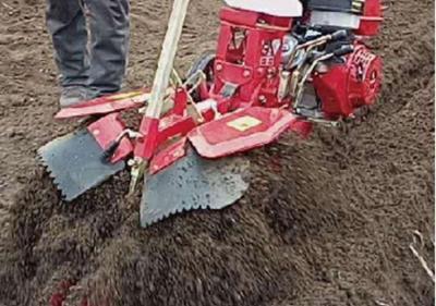 China 4.05KW Transmissão de engrenagem Arrocha de trincheira Máquina de cultivo de solo para culturas de dinheiro à venda