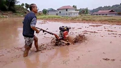 Cina Trasmissione di trasmissioni per acqua e terra Mini coltivatore rotativo con larghezza di lavoro regolabile in vendita