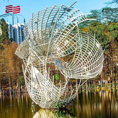 中国 水上彫刻公園と湖の設置のためのカスタムホワイトステンレス鋼管彫刻 販売のため