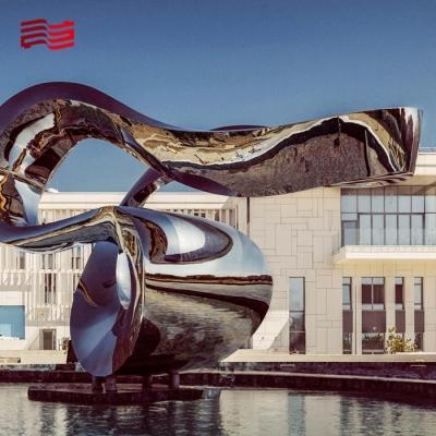 Cina Sculpture di struttura a spirale contorta all'aperto in stile europeo con finitura a specchio lucido in vendita