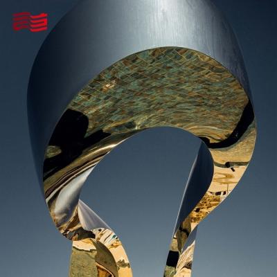 Cina Sculpture di struttura a spirale contorta all'aperto in stile europeo con finitura a specchio lucido in vendita
