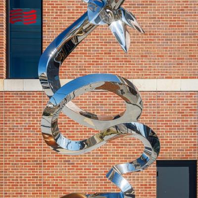 Cina Abstract Metal Outdoor Sculpture With Thoughtful Craftsmanship eleva notevolmente la bellezza naturale dei giardini in vendita