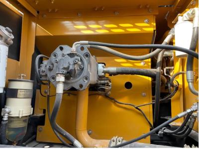 中国 低価格で優れた品質の二手SANY245掘削機 バケツ容量1.4m3 機械重量25500kg 販売のため