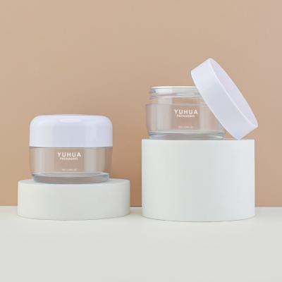 China El envase de plástico a prueba de niños sacude el tarro cosmético de Petg del claro 30g con el tapón de tuerca en venta