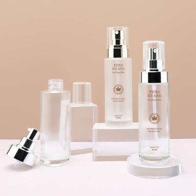 Κίνα 100ml παγωμένη μορφή κυλίνδρων Skincare μπουκαλιών αντλιών λοσιόν γυαλιού αργιλίου προς πώληση